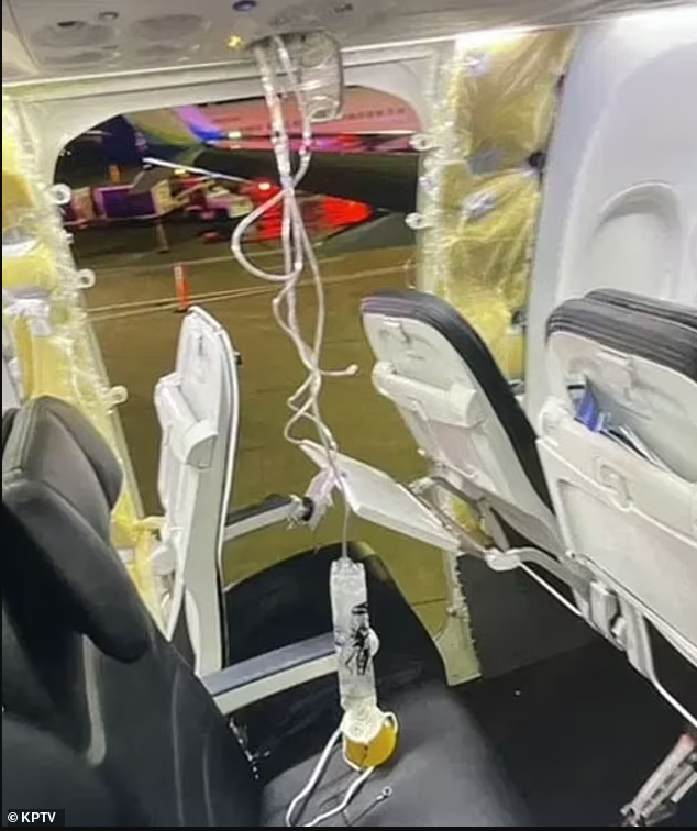 吓哭了！加州一飞机，舱门空中“解体”爆炸！ - 英华网